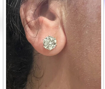 Diamond studs. What size would you go for or have PriceScope